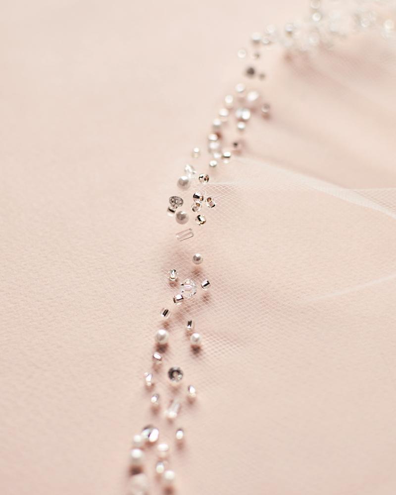 How Much Should Your Wedding Veil Cost? Cheap vs Expensive Veils – One ...